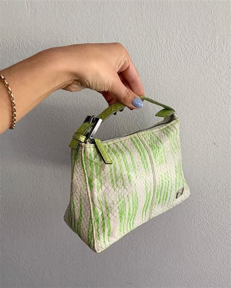 Pin by 𝓙𝓾𝓵𝓮𝓼 on ᴀᴄᴄᴇssᴏʀɪᴇs Pretty bags Leather bag women Bags