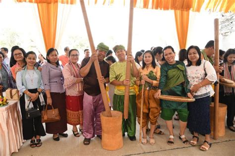 ពិធី ពិសា អំបុក សាមគ្គី នៅ ធនាគារជាតិ នៃ កម្ពុជា ព័ត៌មាន