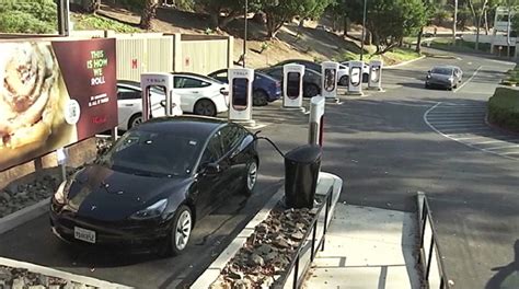 글로벌 비즈 테슬라 4년 만에 처음으로 분기 인도량 감소 Sbs Biz