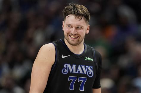 Mavs' Doncic involved in fan's ejection for inappropriate remarks | Daily Sabah