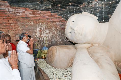 හාසික කන්දේගම ධනංජය රජමහා විහාරයේ පැරණි සැතපෙන බුදු පිළිම වහන්සේ ප්‍රතිසංස්කරණ කර නැවත සසුනට