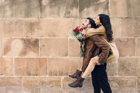 Too Much Love 5 Signs Of Excessive Love Women Daily Magazine
