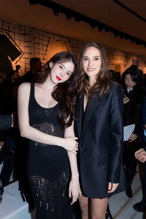 디올 쇼장에서 만난 한소희 극강의 아름다움 패션서울