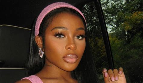 Influencer Jayda Cheaves Shares Swimsuit Photo From Dubai