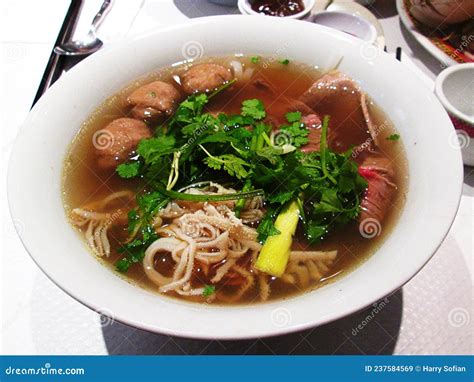 Traditional Vietnamese Pho Beef Noodle Soup Stock Image Image Of Mint