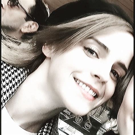 Pin By Yel On Emma Watson Emma Watson Pearl Earrings Earrings