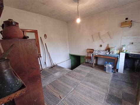 Едноетажна къща Едноетажна къща 100 кв м РЗП 1000 кв м двор Къщи Вили Макариополско К