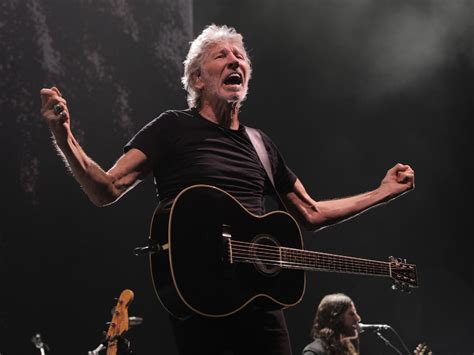 Roger Waters Refutes “incendiary” Tweets By David Gilmours Wife