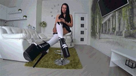 Double Toe Crossings And Strip Shoes With Very High Heels A Lorys