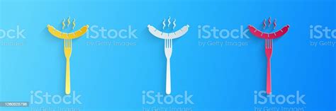 종이 는 파란색 배경에 고립 된 증기 아이콘으로 포크에 소시지를 잘라 구운 소시지와 향기 표지판 종이 아트 스타일 벡터 3차원 형태에 대한 스톡 벡터 아트 및 기타 이미지