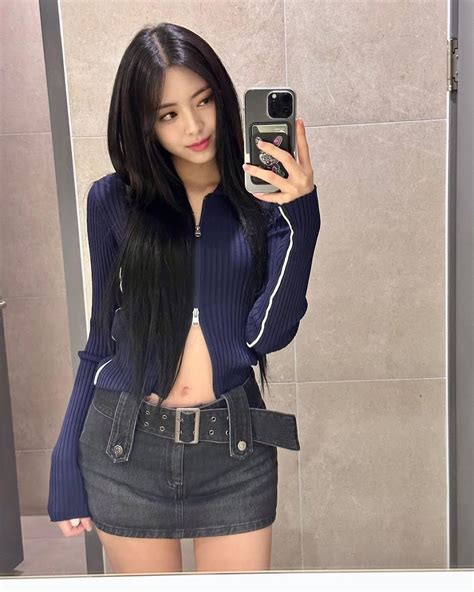 10 Times Itzys Yuna Stunned Everyone With Her Sexy S Line Body This