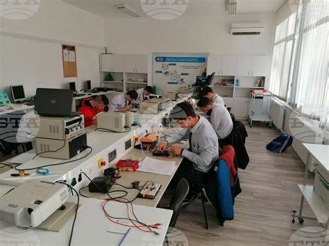 Общо 306 деца с изявени дарби от общински държавни и частни училища ще получат стипендии Утро