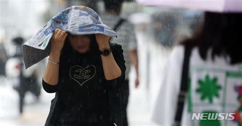 [오늘 날씨] 전국 무더위·열대야…남부지방 중심 강한 소나기