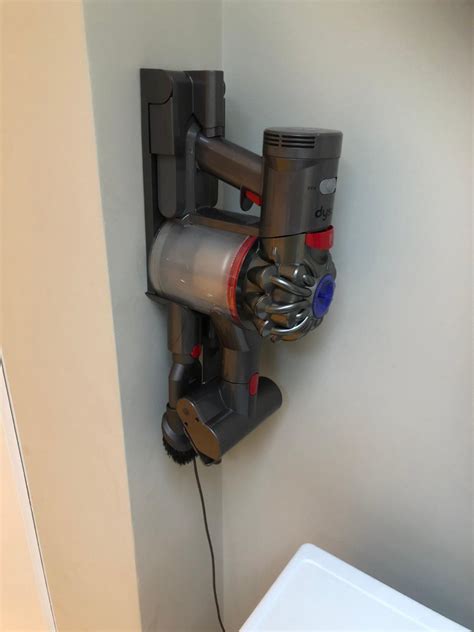 Londonspot მტვერსასრუტის კედლის საკიდი