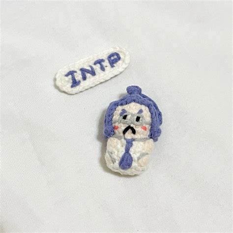 預購[mbti系列 — Intp迷你小人]100 全手工鈎織 手作 小掛件 小吊飾 蝦皮購物