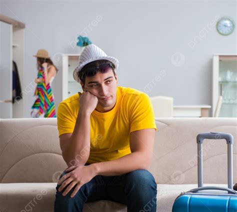 여행 휴가를 준비하는 젊은 가족 여행 휴가를 준비하는 젊은 가족 사진 배경 및 무료 다운로드를위한 그림 Pngtree