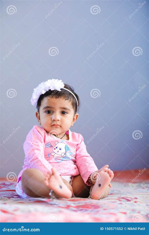 Nettes Indisches Baby Stockfoto Bild Von Sch Tzchen