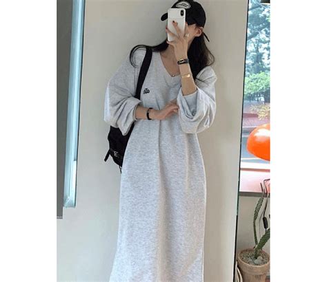 유투미월드 ♥당일 출고♥ 시크한 가을 겨울 틈새 시장 게으른 스타일 V 넥 자수 레터링 느슨한 캐주얼 긴 소매 스웨터 드레스