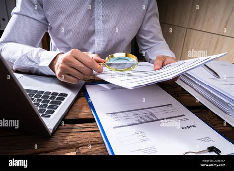 Investigating Corporate Tax Fraud Commercial Auditor Using Magnifying