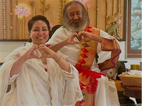 Hina Khan Asks Sri Sri Ravi Shankar Has He Ever Fallen In Love Rocky Jaiswal Asks Is He Eaten