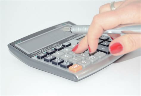 Путин поручил частично отменить НДФЛ при продаже жилья