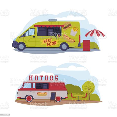 공원 거리 시장 및 박람회에서 음식을 판매 하기 위한 핫도그 및 패스트 푸드 트럭 차량은 만화 벡터 일러스트 레이 션을 설정