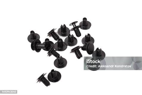 자동차 트림 부품을 부착하기위한 검은 색 플라스틱 클립 차량용 예비 부품 카탈로그 고정시킴에 대한 스톡 사진 및 기타 이미지 고정시킴 구멍 기계류 Istock