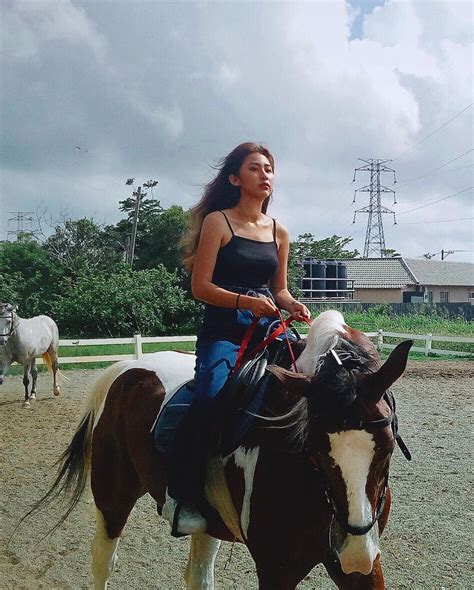 【ev女孩】能量太強！陽光美女「茱茱jing Zhu Wen」古銅色肌膚超光澤，火辣美體乍現視覺都被擄獲！ Ev撲克官網