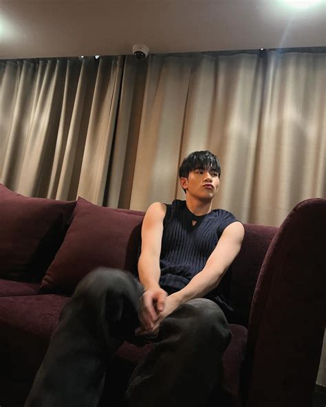 Ig โฟร์ท ณัฐวรรธน์ จิโรชน์ธิกุล Call Me Instagram