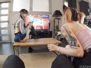 Hidori Rose Enafox Gamer Girls Threesome