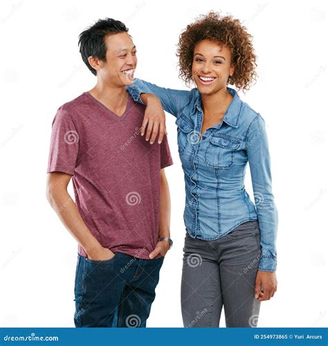 No Puede Ocultar Su Amor Estudio De Una Pareja Joven Afectuosa Aislada En Blanco Imagen De