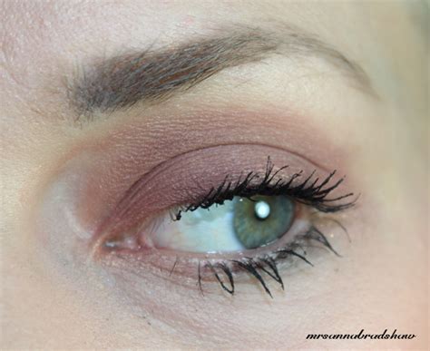 MAC Eyeshadow - Haux - mrsannabradshaw.com