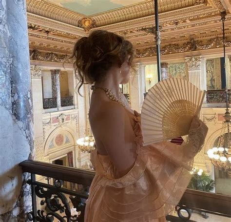 Pin Auf Womankind Stilvolle Outfits Fotoideen High Society