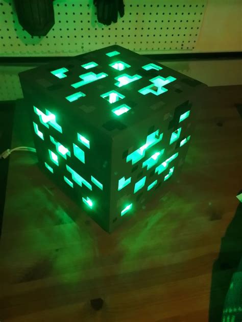 Cube De Minerai Minecraft Cardboard Box Crafts Minecraft Lamp Cube
