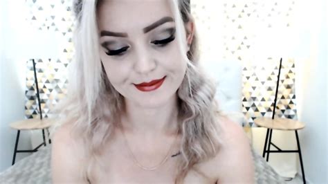 beautiful blonde showing hottest thing herself eporner