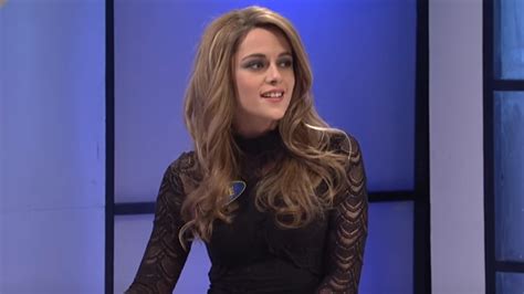 Watch Kristen Stewart S Hilariously Weird Gisele Bundchen Imitation On Snl Maxim
