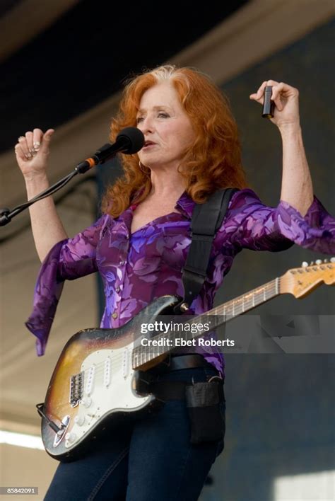Photo Of Bonnie Raitt Performing Live Onstage News Photo Getty Images
