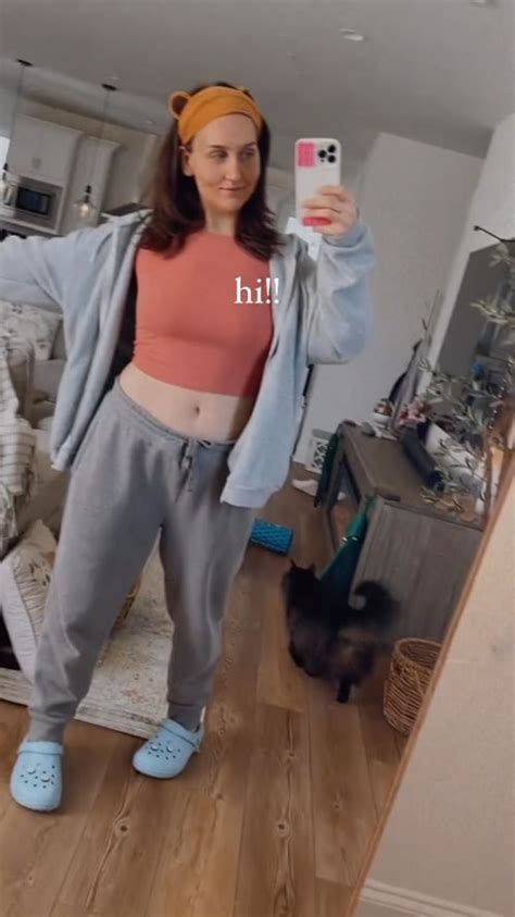 Ellesquishy 🥺 She Poke Her Tummy Wummy 😳 Rworldofbellybutton