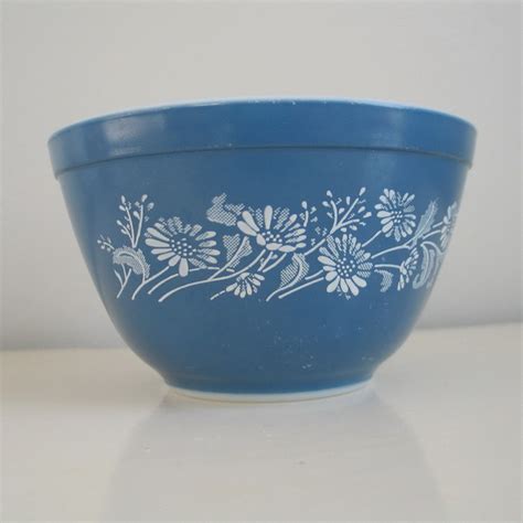 Blue And White Pyrex French Daisy 401 Bowl