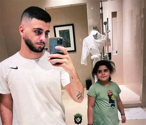 چهر جادویی دختر مو فرفری علی کریمی عکس دختر و پسر آقای جادوگر