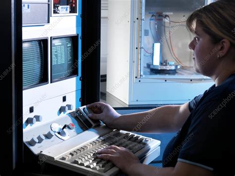 Gauge Block Testing Stock Image C002 4120 Science Photo Library