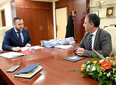 Средба на министрите Тошковски и Алиу за активностите за соработка на МИОА и МВР Biznisvesti Mk