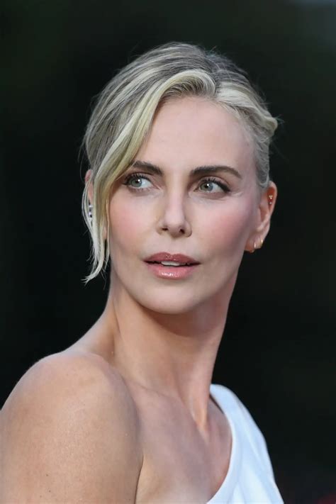 Charlize Theron 50 Años Soy Una Chica Dura Y Puedo No Ducharme