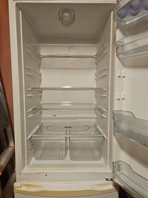 Хладилник с фризер Whirlpool гр София Света Троица • Olx Bg