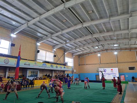 Сар шинийн баярын бөхийн барилдаан эхэллээ