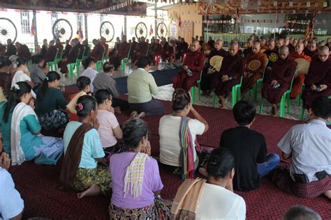 ဓနုဖြူမြို့နယ်တွင် ဌာနဆိုင်ရာဝန်ထမ်းများနှင့် အလှူရှင်များစုပေါင်း၍ ဆွမ