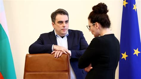 В евро от 1 януари 2024 Правителството прие плана за въвеждане на новата валута