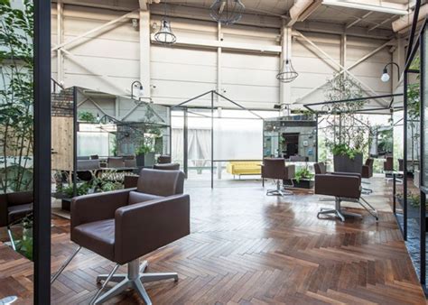 Takehiko Nez Adds Folded Screens To A Hair Salon In Japan