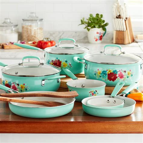 The 6 Best Items From The Pioneer Woman Cookware Collection