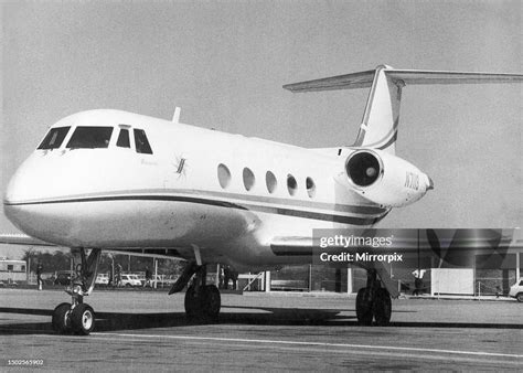 Frank Sinatra Arriving At Gatwick Airport In His Personal Gulfstream